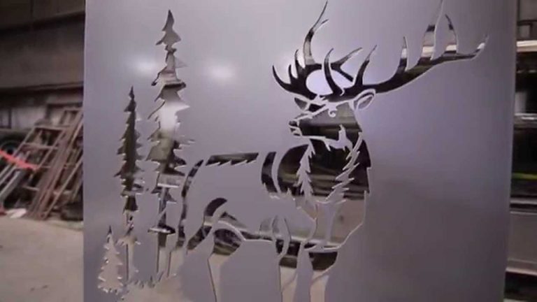 21 Charming Outdoor Metal Wall Art Ideas to Revamp Your Exterior Decor